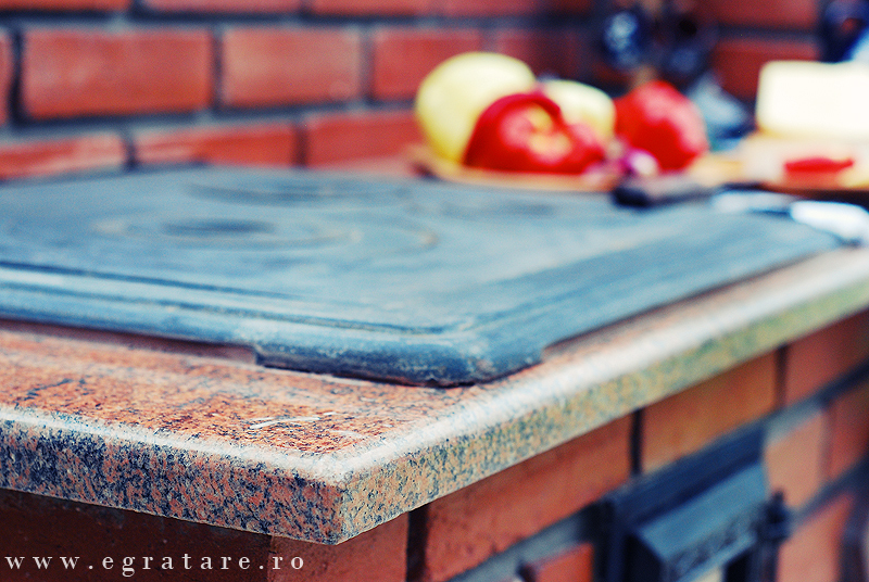 Gratar de gradina - Bucatarie de vara din caramida